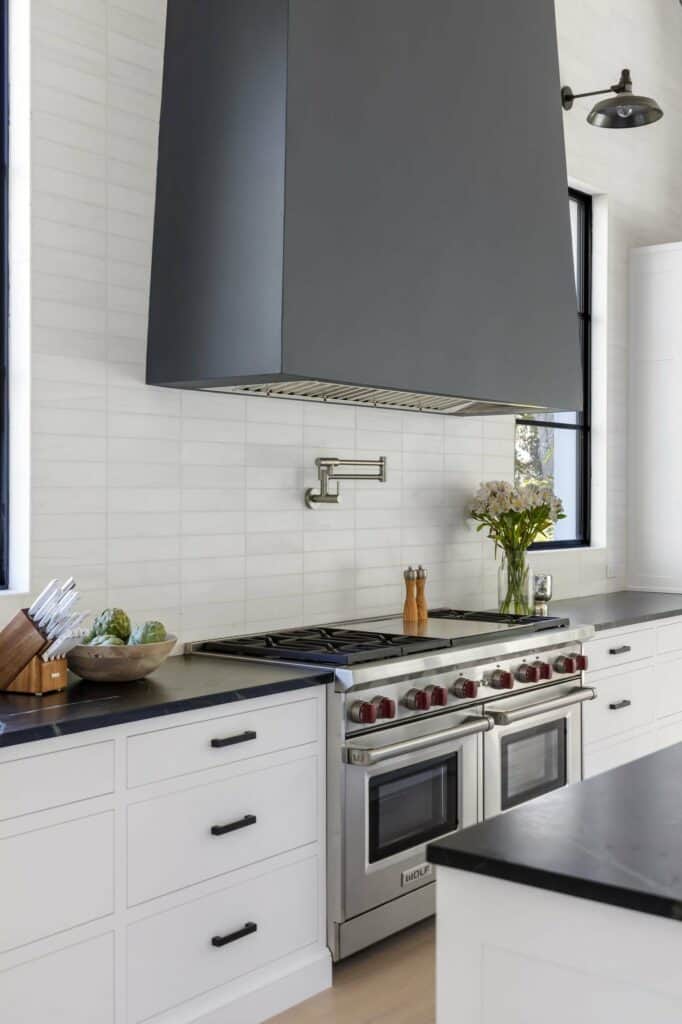 Tour this modern river house in Florida with spectacular design details