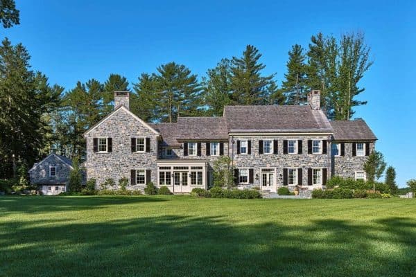 A charming stone house in Delaware with a peaceful countryside setting