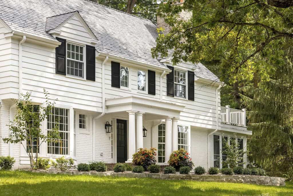 A colonial style home in Minnesota gets a beautifully inspiring facelift