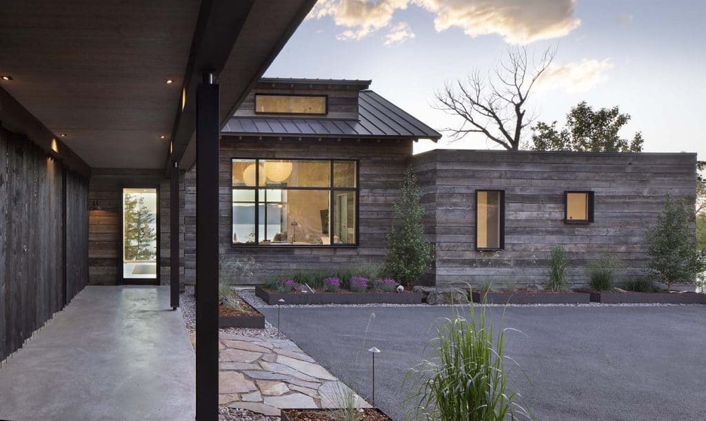 This sensational modern cottage in Montana has dramatic lakeside views