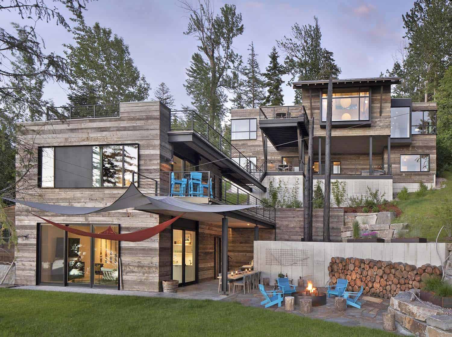 This sensational modern cottage in Montana has dramatic lakeside views