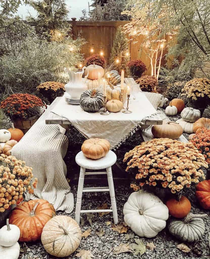 35 Breathtaking Farmhouse Fall Decor Ideas To Transform Your Home