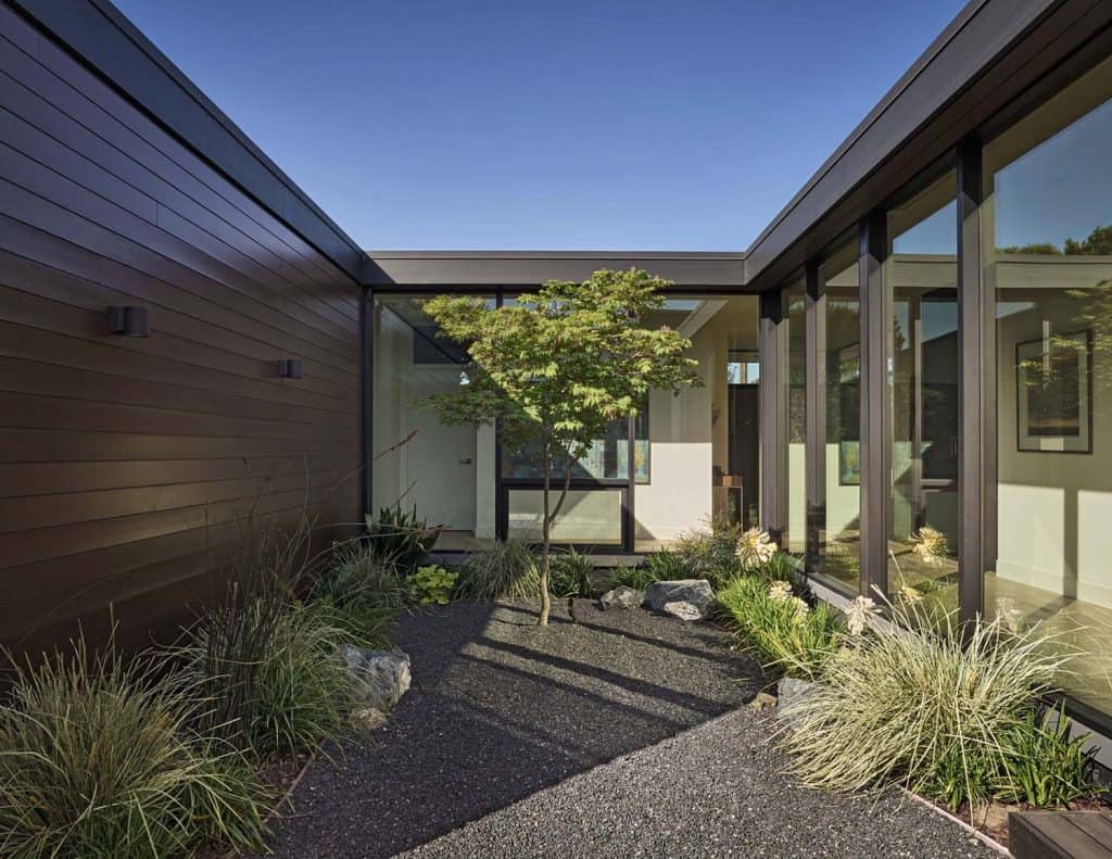 A captivating modern house with breathtaking views of the San Francisco Bay
