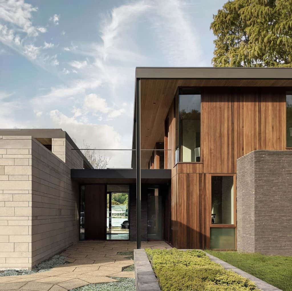 See this incredibly stunning house on the water's edge of Lake Austin