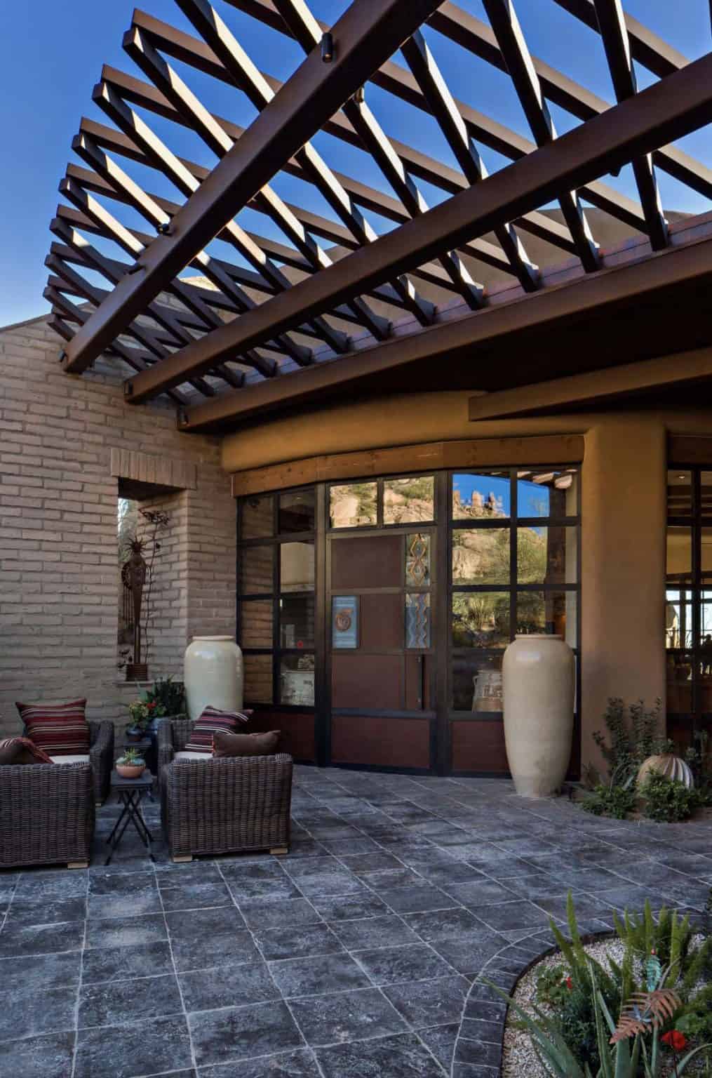 This gorgeous Southwest style house has epic Arizona desert views