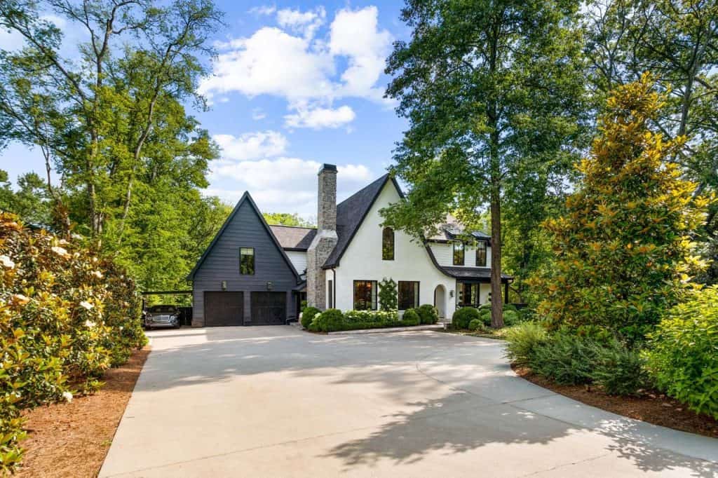 Tour this dreamy cottage style Nashville house with stylish living spaces