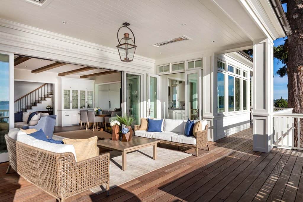A charming lakeside cottage home with scenic views over Lake Washington