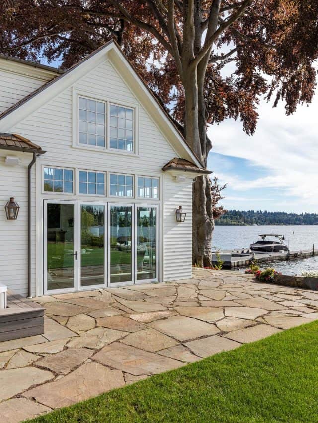 A charming lakeside cottage home with scenic views over Lake Washington