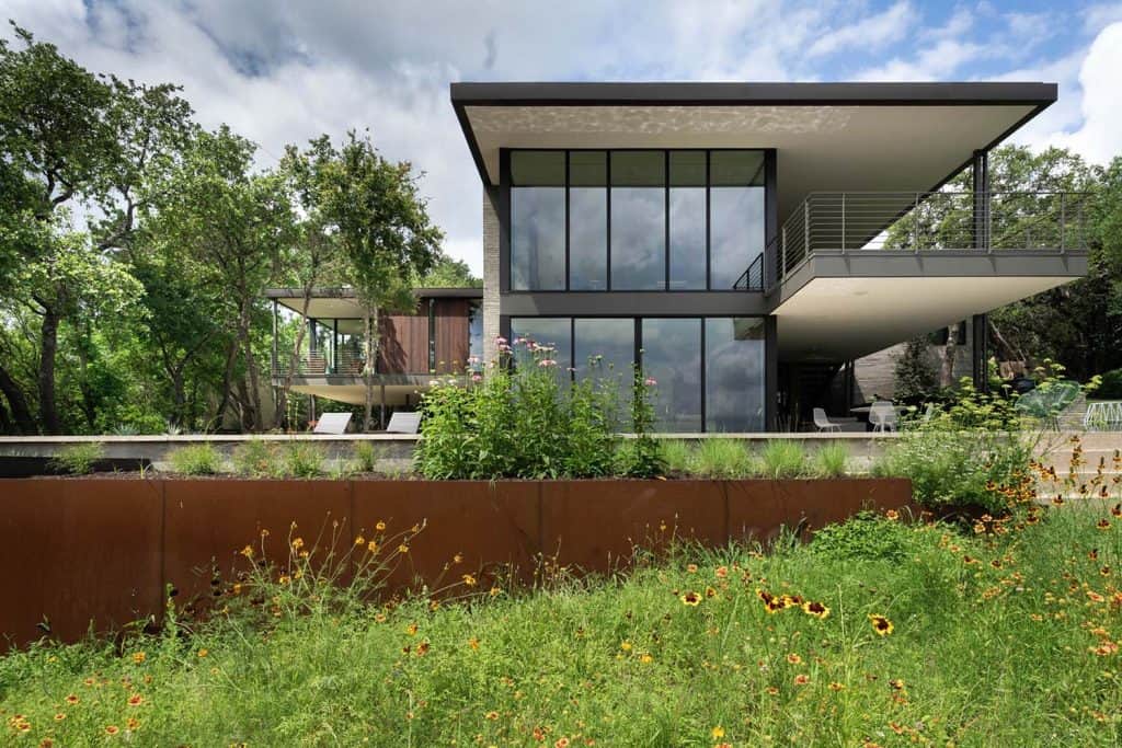 This impressive hillside home in Texas prioritizes tree house like views