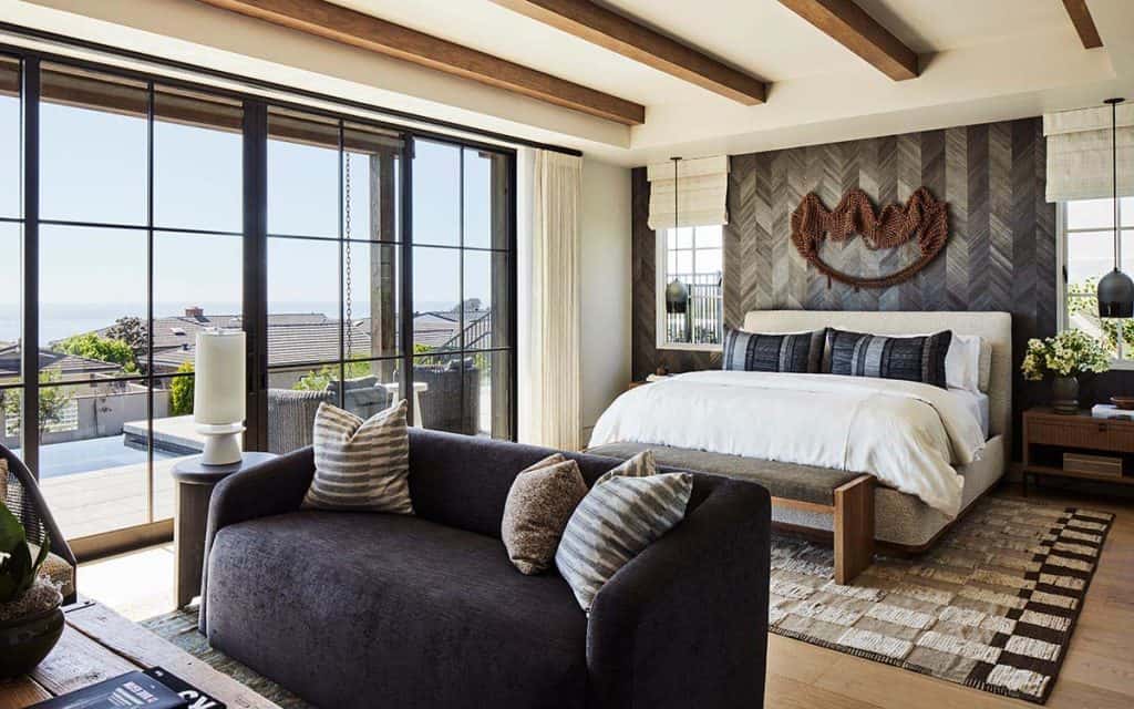 This stunning Corona Del Mar house shows off modern organic architecture