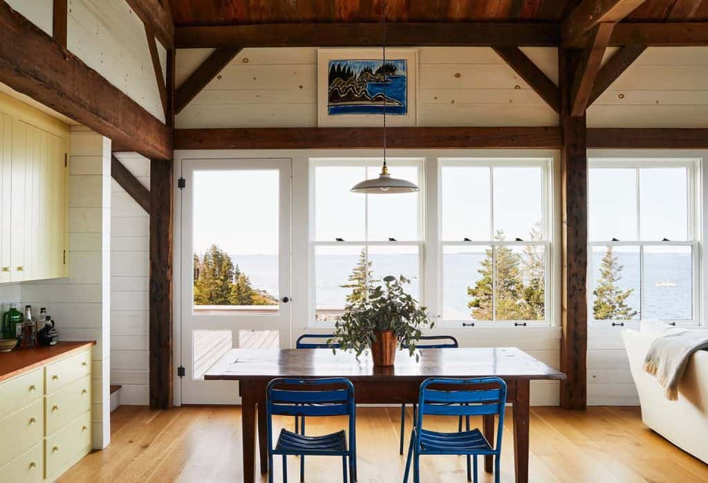 Cozy cabin with summer camp vibes on the tranquil coastline of Maine