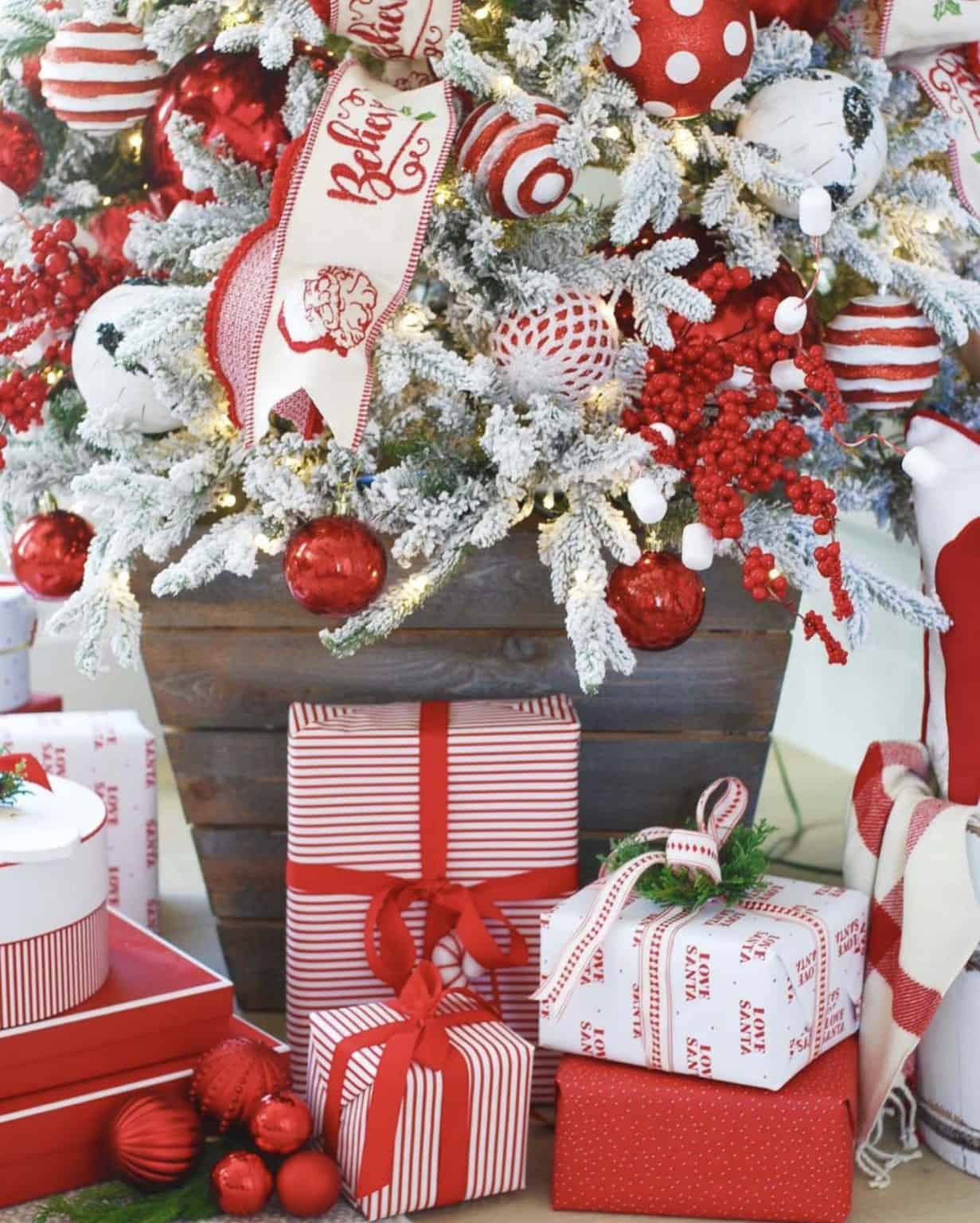 27 Flocked Christmas Tree Decorating Ideas For Some Holiday Cheer