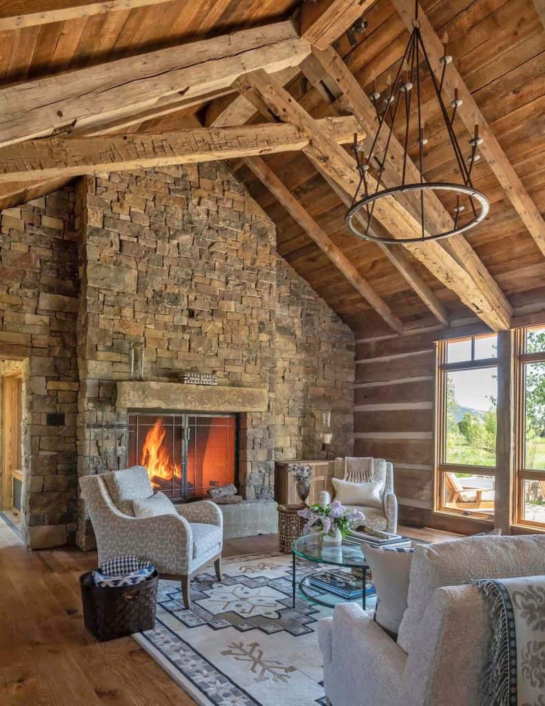 Amazing mountain home in Wyoming blends rustic and refined elements