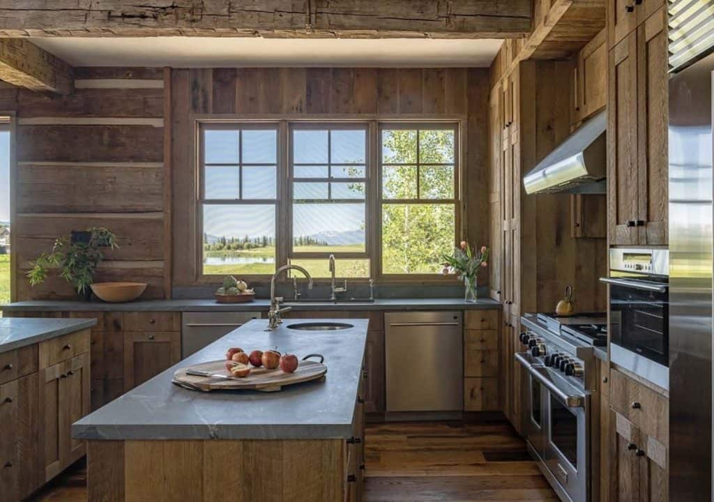 Amazing mountain home in Wyoming blends rustic and refined elements