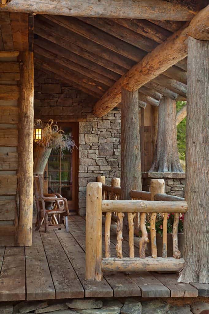 A rustic dream house surrounded by the breathtaking Montana mountains