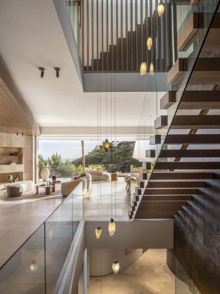 Angular house features breathtaking views over the Los Angeles skyline
