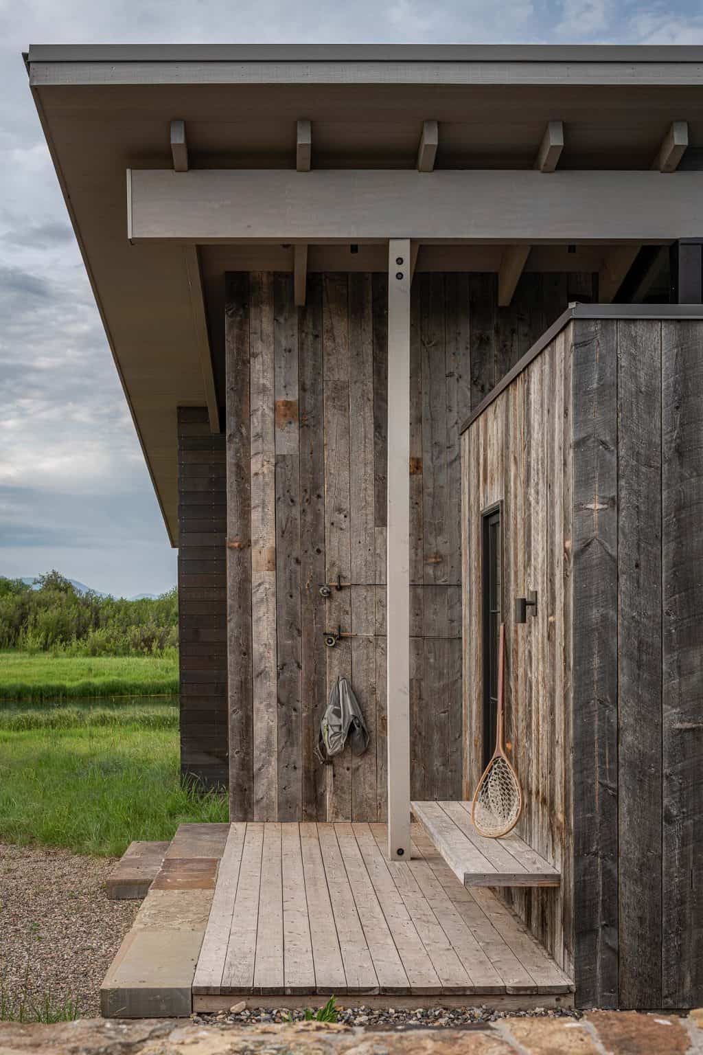 An idyllic modern rustic retreat immersed in the picturesque Wyoming ...