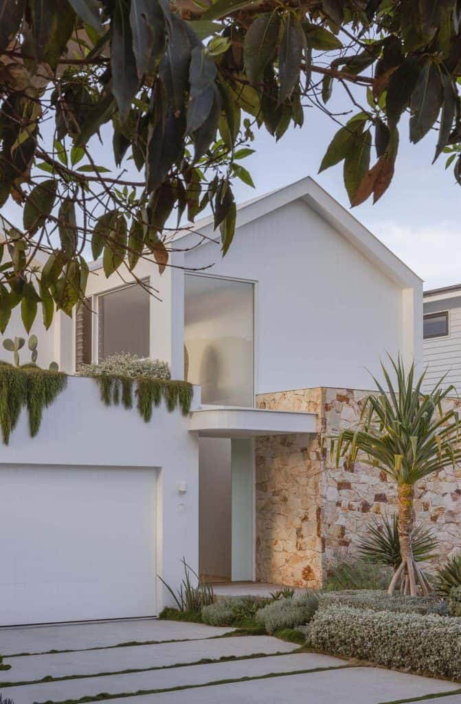 A breezy beach house in Australia designed for modern living: River of Life