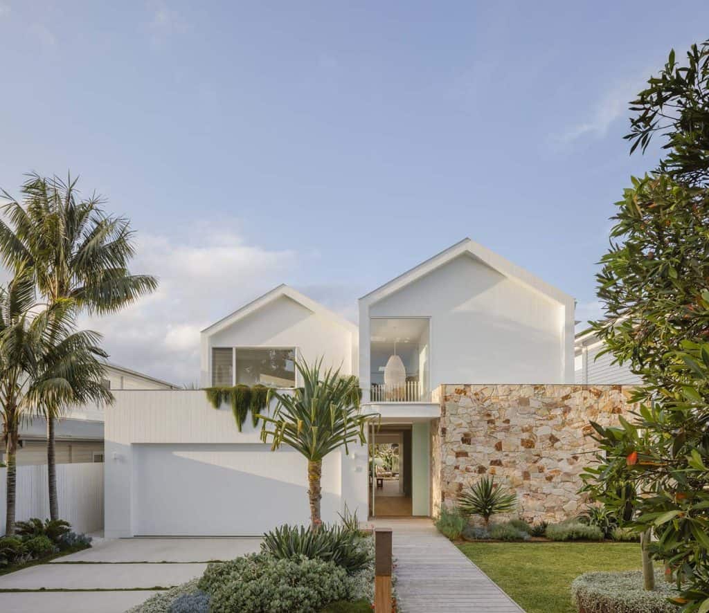 A breezy beach house in Australia designed for modern living: River of Life
