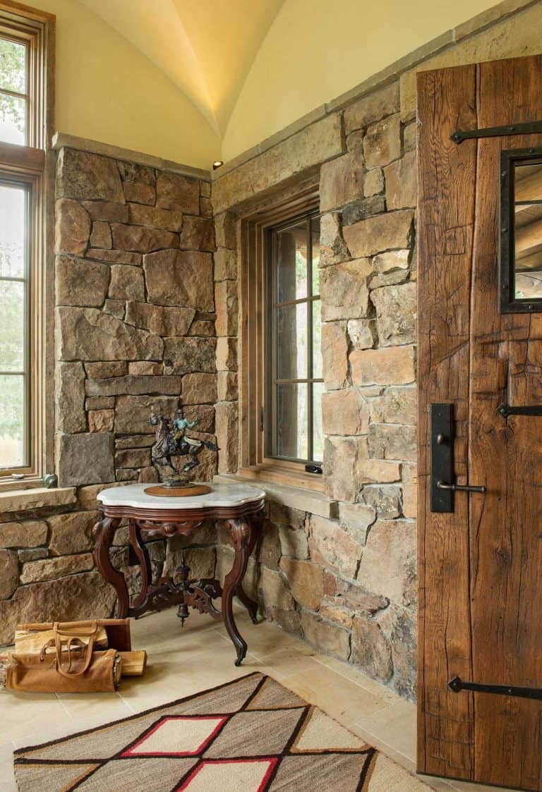 See a phenomenal mountain rustic dream home in Paradise Valley, Montana