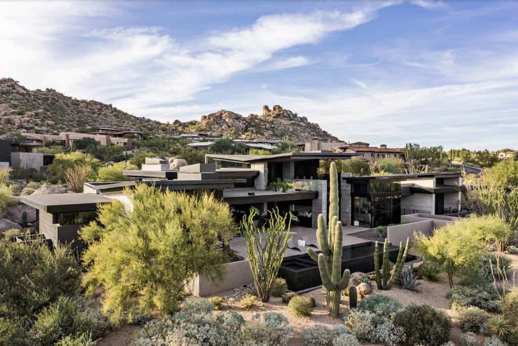 Spectacular concrete and glass house offers an oasis in the Arizona desert