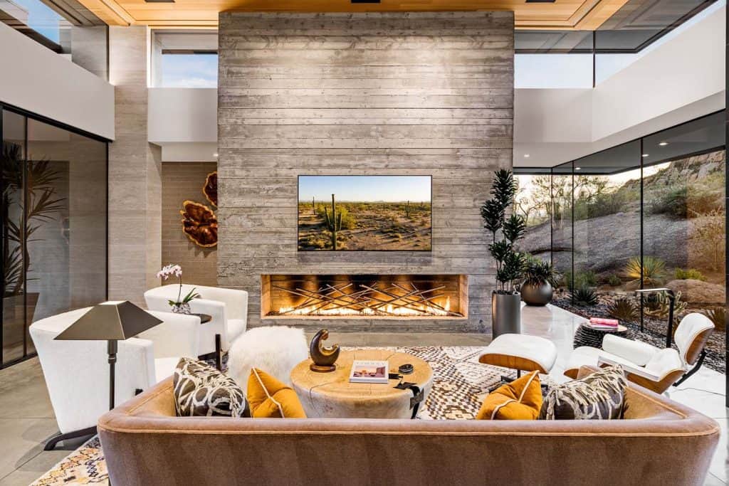 Spectacular concrete and glass house offers an oasis in the Arizona desert
