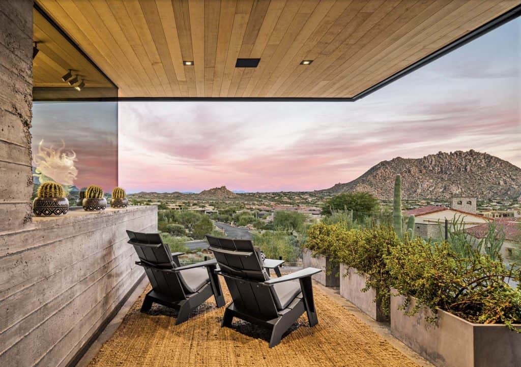Spectacular concrete and glass house offers an oasis in the Arizona desert