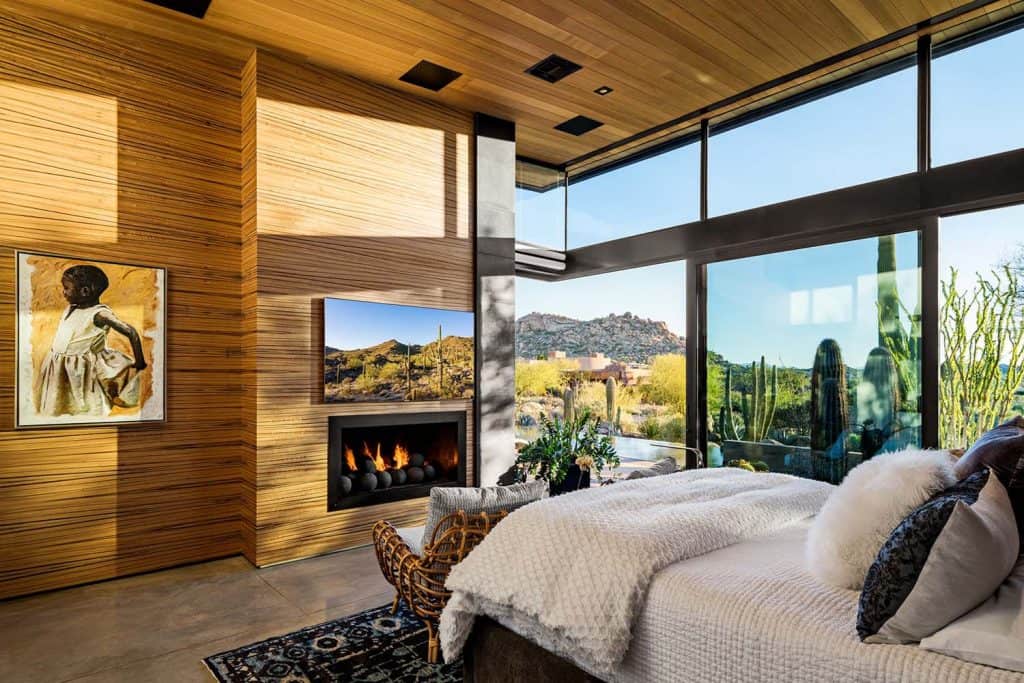 Spectacular concrete and glass house offers an oasis in the Arizona desert