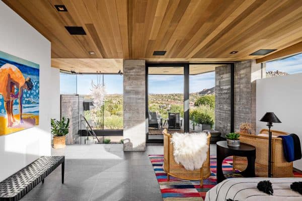 Spectacular concrete and glass house offers an oasis in the Arizona desert