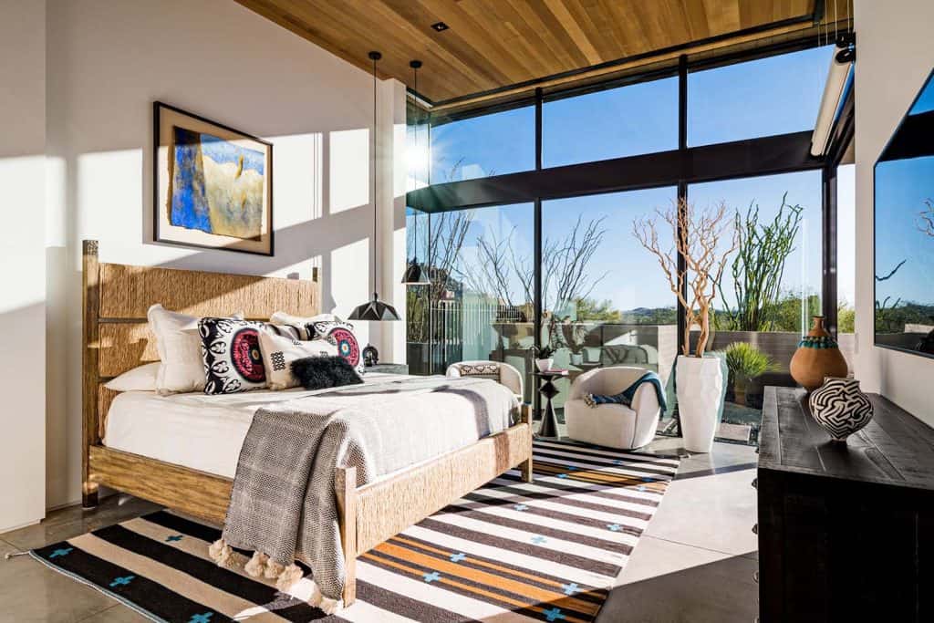 Spectacular concrete and glass house offers an oasis in the Arizona desert