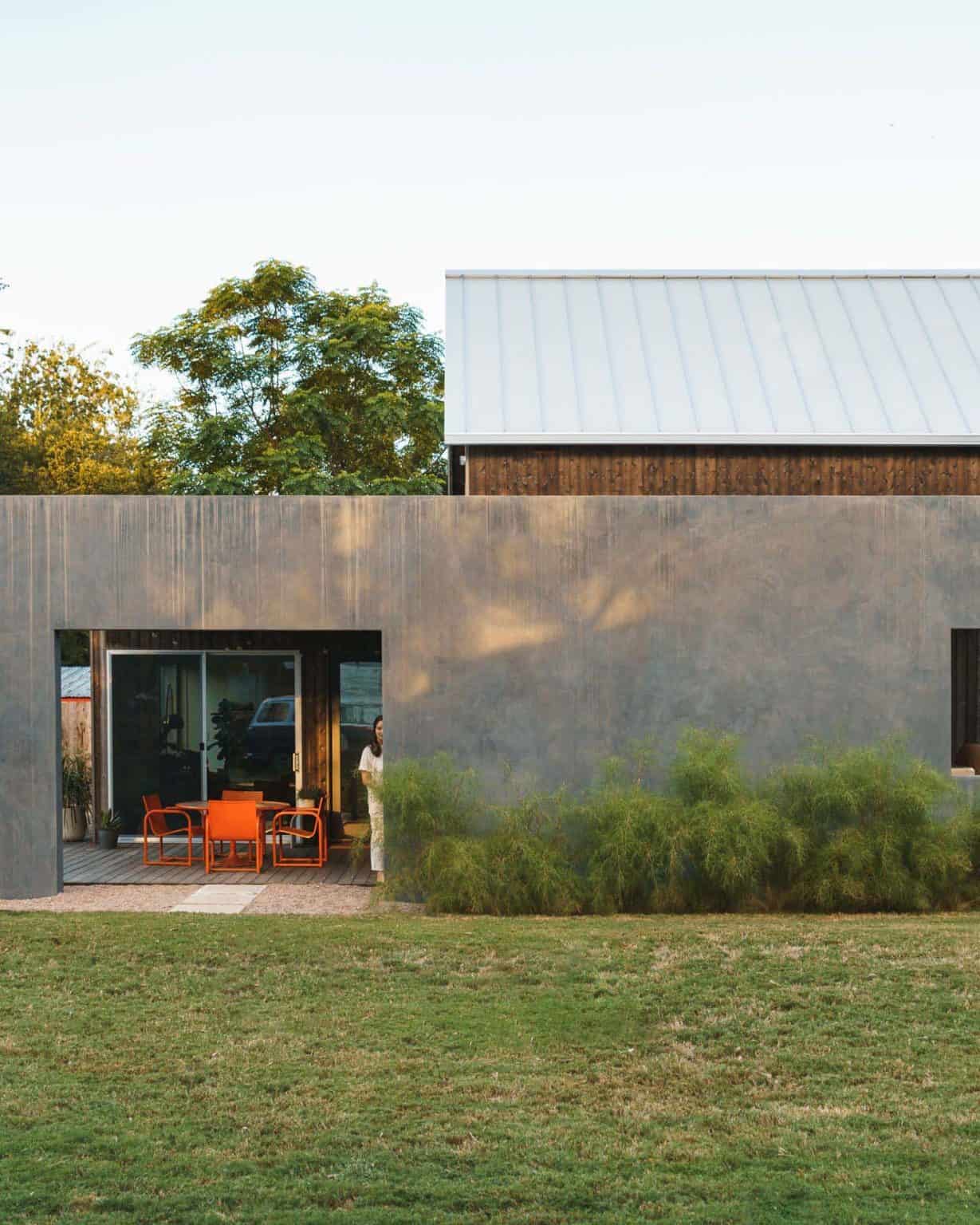 This accessory dwelling unit provides a cozy home for a Texas family