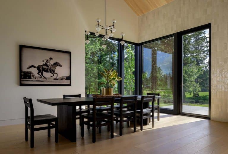 See this stunning Pacific Northwest farmhouse home with modern elegance
