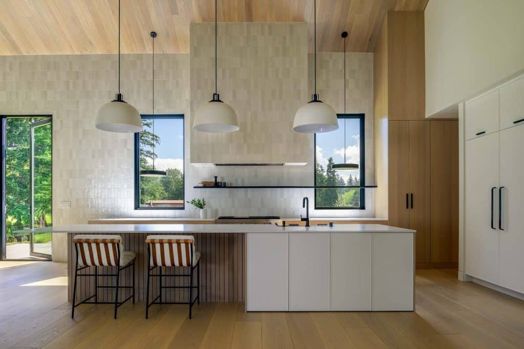 See this stunning Pacific Northwest farmhouse home with modern elegance