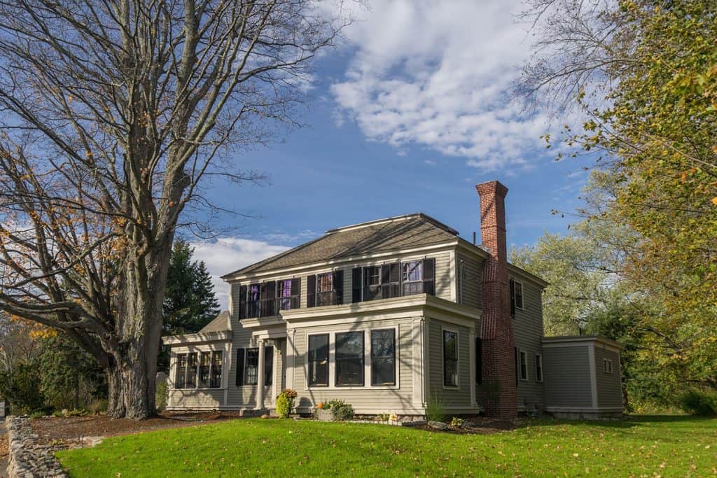 1790 Massachusetts farmhouse gets beautifully restored to its former glory