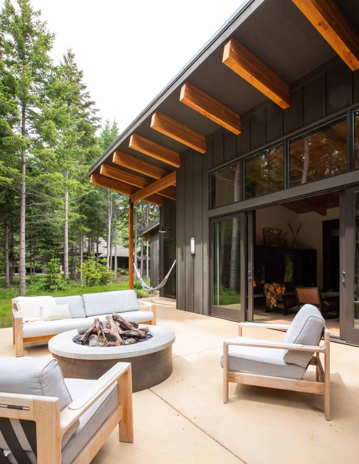 A beautiful mountain home in perfect harmony with nature in the Cascades