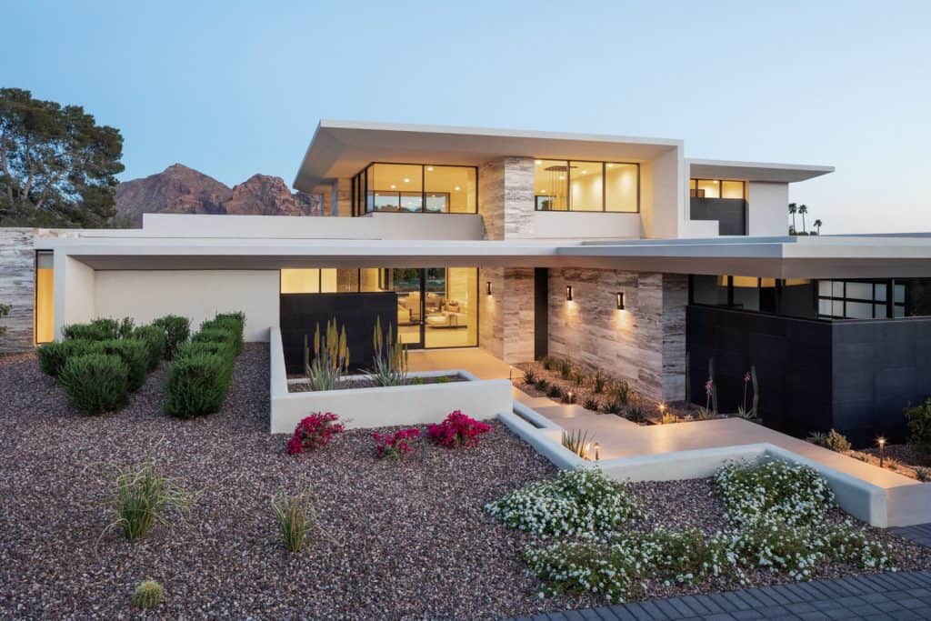 This modern Arizona desert house has an impressive cantilever roof design