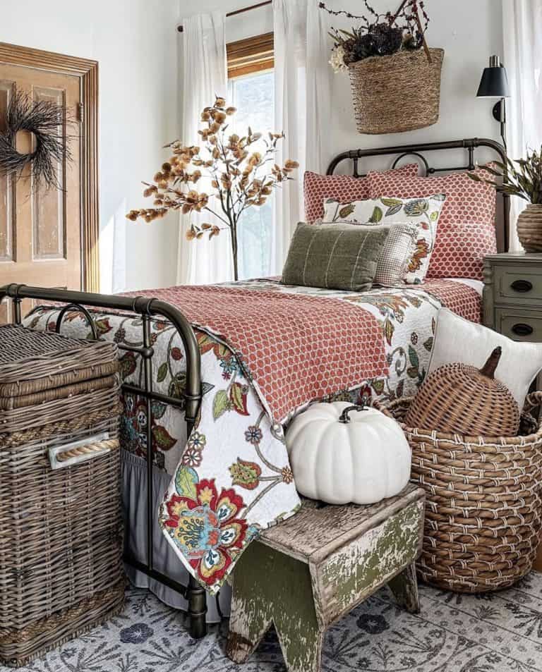 21 Best Farmhouse Bedroom Decorating Ideas You'll Love For Fall