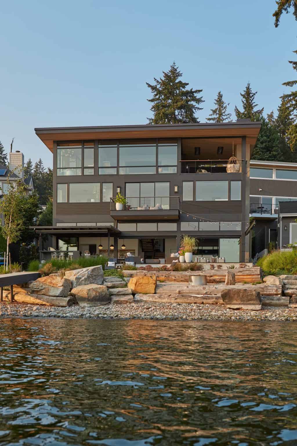 This stunning Lake Washington house soaks up tranquil views of Mount ...