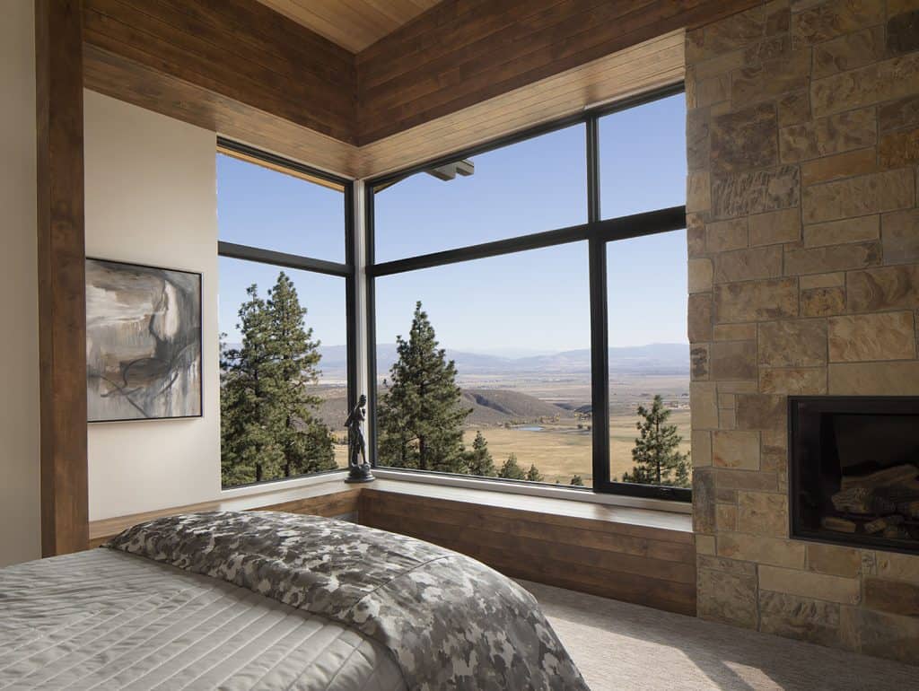Modern dwelling with breathtaking views of the Sierra Nevada Mountains