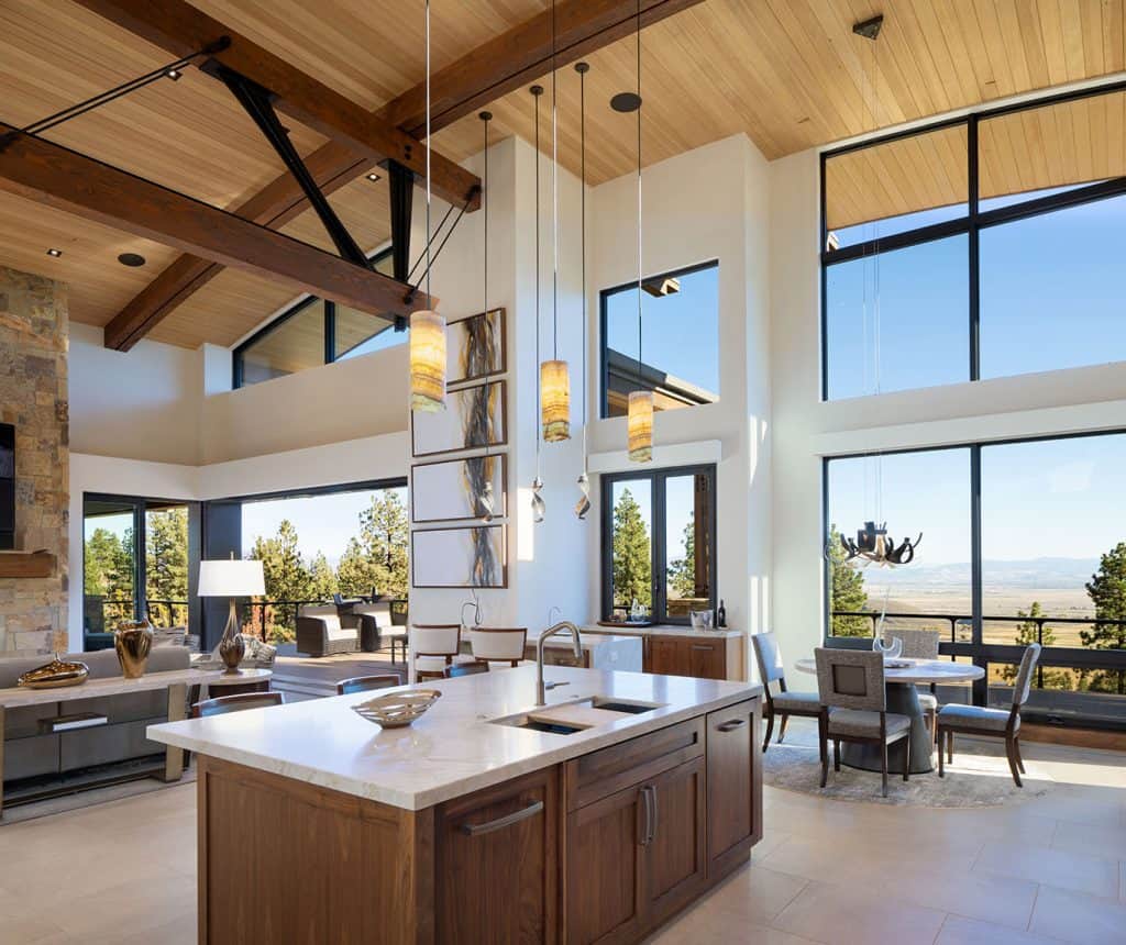 Modern dwelling with breathtaking views of the Sierra Nevada Mountains