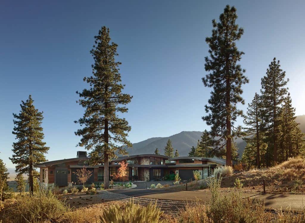 Modern dwelling with breathtaking views of the Sierra Nevada Mountains