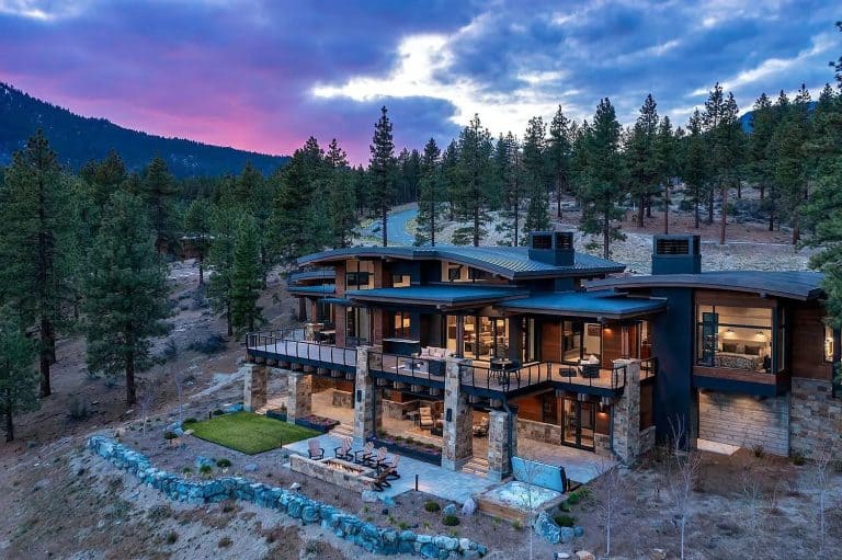 Modern dwelling with breathtaking views of the Sierra Nevada Mountains