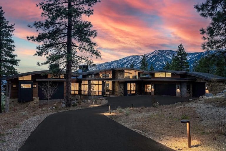 Modern dwelling with breathtaking views of the Sierra Nevada Mountains