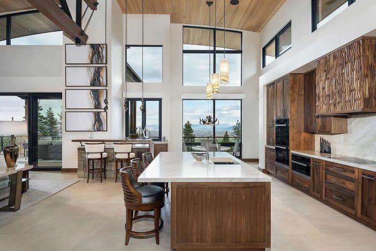 Modern dwelling with breathtaking views of the Sierra Nevada Mountains