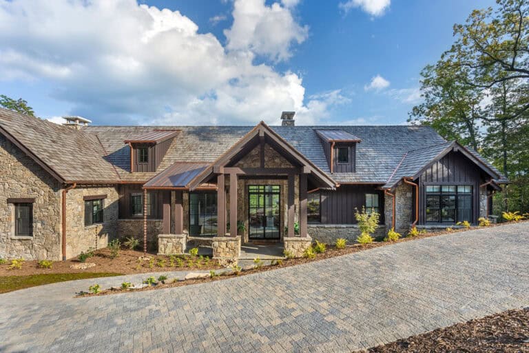 See this insanely stunning house in the serene mountains of North Carolina