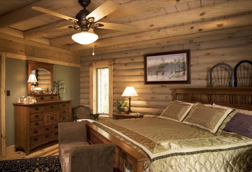 A peek inside this absolutely stunning rustic log house in Tennessee