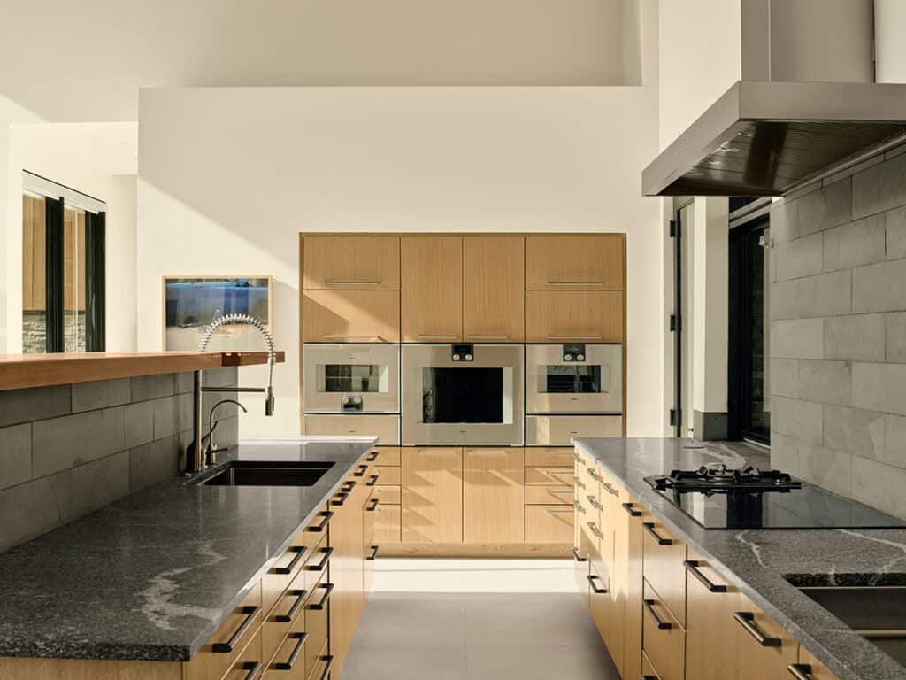 Home designed to embrace outdoor living in Durango: Lean-Three House