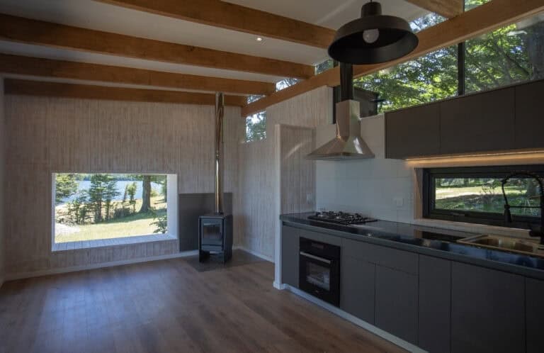 See this secluded lakeside retreat in beautiful Patagonia: Pollux Refuge