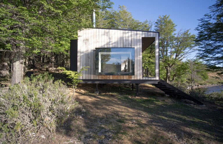 See this secluded lakeside retreat in beautiful Patagonia: Pollux Refuge