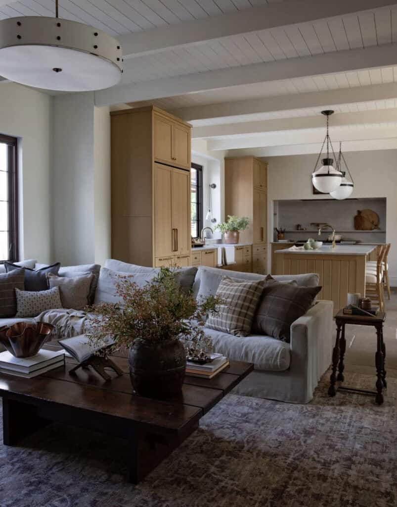 Tour this absolutely fabulous Oklahoma home with a traditional Western ...